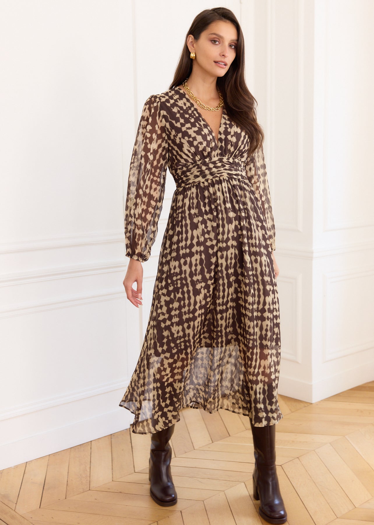 Robe longue chocolat beige imprimée manches longues transparentes ...